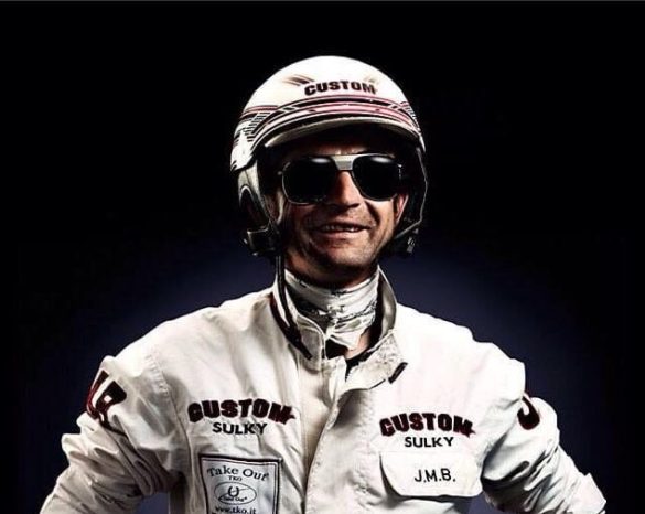 Tout sur Angus Young: Taille, Fortune, Âge, Origine... en 2025