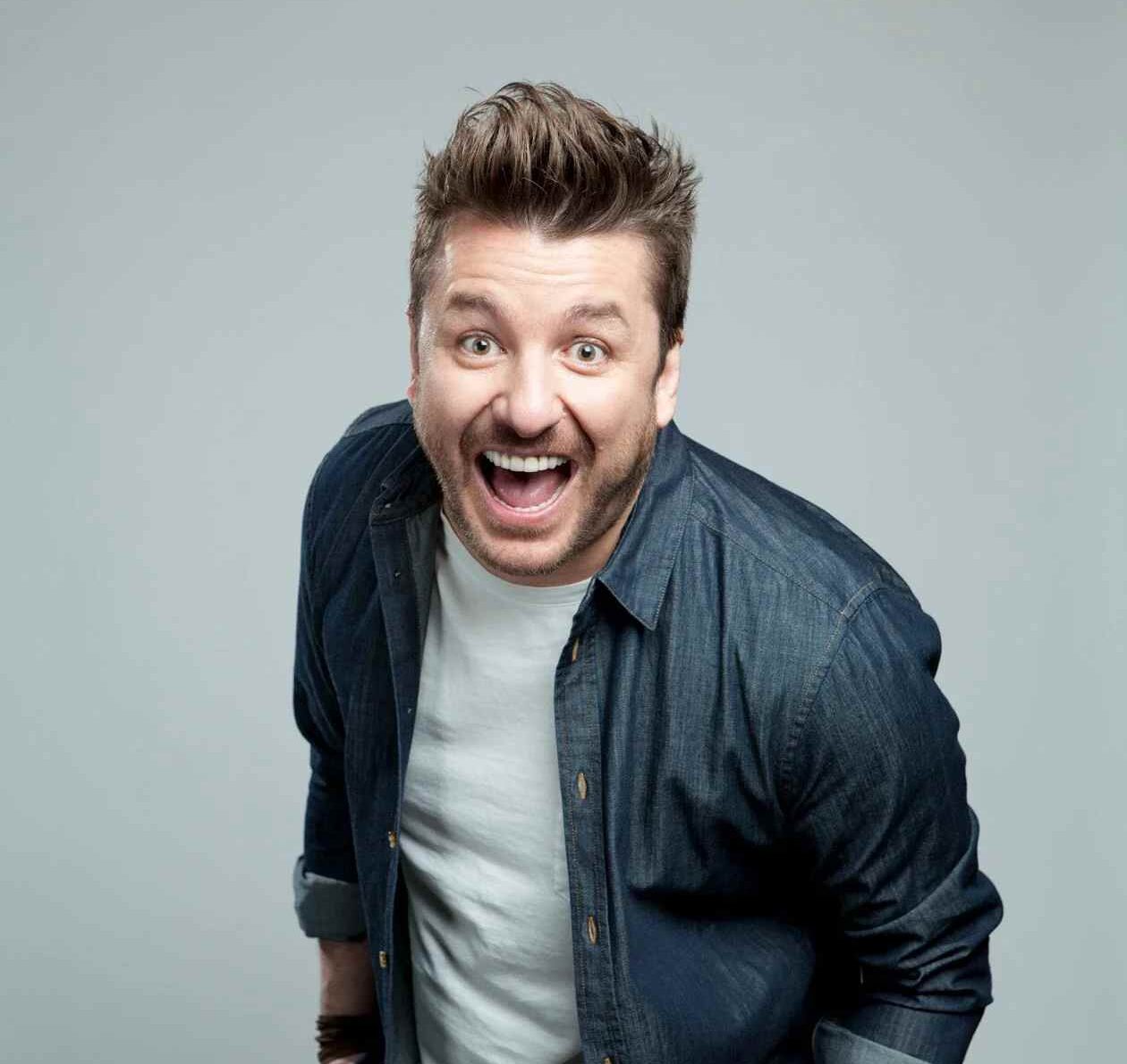 Tout sur Angus Young: Taille, Fortune, Âge, Origine... en 2025