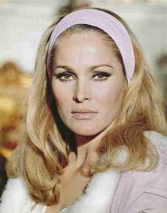 Ursula Andress : Bio, age, fortune, vie privée… en 2026